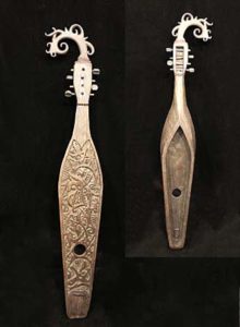 Borneo 'Sapeh' (Boat Lute) - Hartenberger World Musical Instrument ...